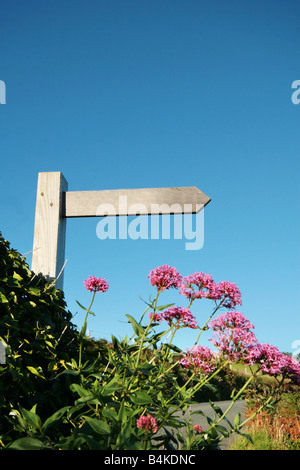Countryside sign post Stock Photo - Alamy