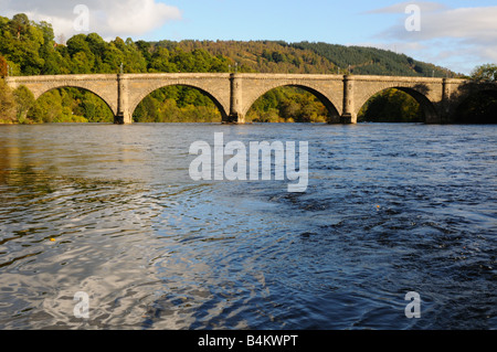 Dunkeld Bridge over the river Tay, built in 1809 Stock Photo - Alamy