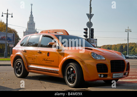 Porsche Cayenne as a VIP taxi in Moscow (Russia Stock Photo - Alamy