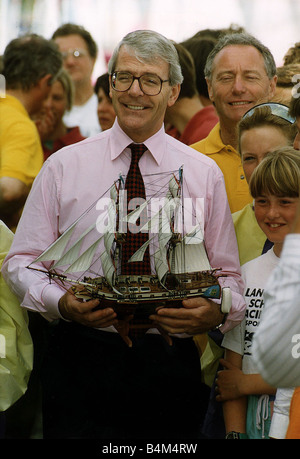 Prime Minister John Major visits Brigadier Patrick Cordingley and his ...