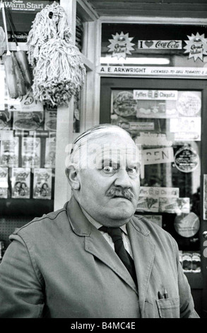 OPEN ALL HOURS (TV) RONNIE BARKER CREDIT BBC OPNA 003 Stock Photo - Alamy