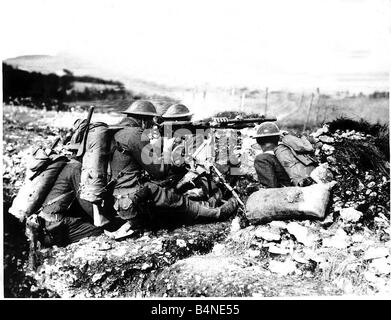 World War I, American machine gunners in battle, 1918, official Stock ...