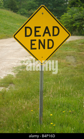 Dead end dirt road with sign near Interstate 40 (I-40) US highway in ...