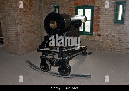 32 pounder cannon artillery gun long 9 L 19th cent Stock Photo - Alamy
