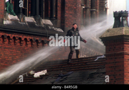 Strangeways Prison Riots 1990 prisoners on the roof demonstrating ...