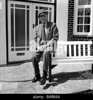 Albert Pierrepoint last chief executioner who retired in 1956 relaxing ...