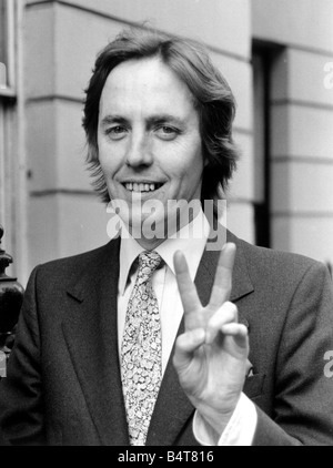 Simon Dee starts his new programme with Radio Luxembourg August 1980 ...