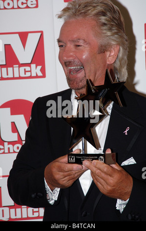Noel Edmonds with his award tonight for Deal or no Deal September 2006 ...