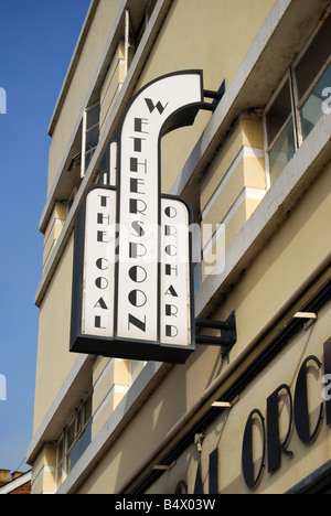The Art Deco Coal Orchard (Wetherspoons) pub exterior, Bridge Street ...