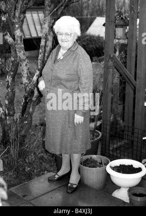Super Gran Myrtle Devenish February 1987 27 02 1987 P87 189 Stock Photo ...