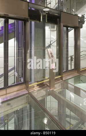 Vienna Subway Line U2 Schottenring Stock Photo - Alamy