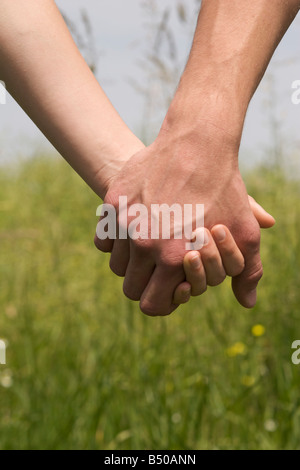 Hold hands - Händchen halten Stock Photo - Alamy