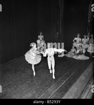 Ballet Dancers rehearsing for their tour of the Provinces. June 1950 ...