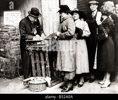 Covent Garden Market during World War Two. London, England. c1944 ...