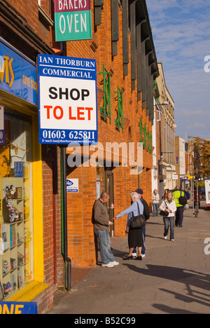 High Street with Shop To Let sign Stock Photo - Alamy