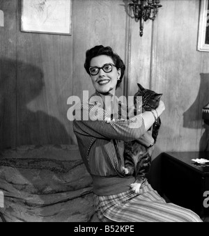 Eve Wynn. Mannequin who wears glasses and looks glamorous. August 1952 ...