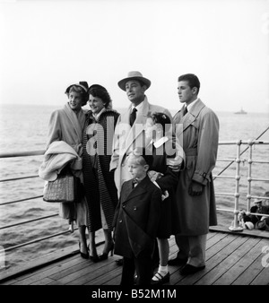 Film actor Alan Ladd and wife Sue and family. September 1952 C4483-002 ...