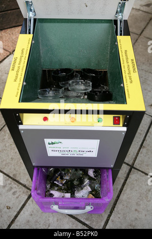 29 06 07 pics by NICHOLAS BOWMAN L R RACHELLE JOHNSON AND SARA KERTON ...