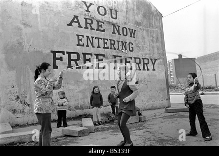 Derry Northern Ireland Londonderry 1970s The Troubles. British soldiers ...