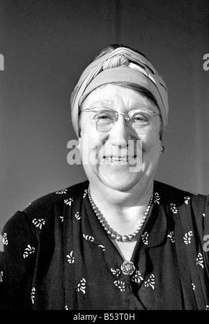 Maria David, Wardrobe Mistress. March 1953 D1019 Stock Photo - Alamy