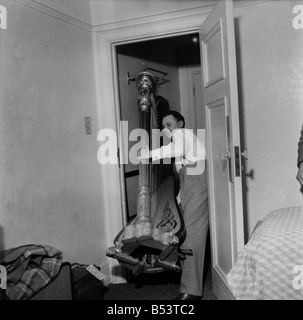 Bobby Maxwell age 29 is hot harpist from New York arrived in London ...