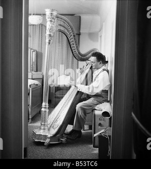 Bobby Maxwell age 29 is hot harpist from New York arrived in London ...