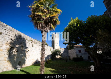 Larressingle Fortified village - Gers Southern France Stock Photo - Alamy