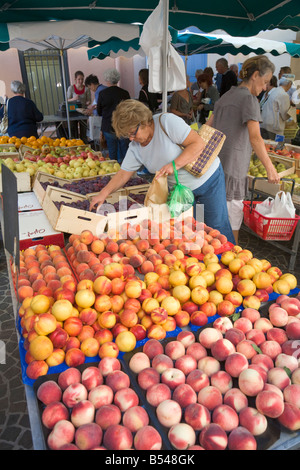 Vegetable market in St-Maxime. Cote d´Azur, South of France Stock Photo ...