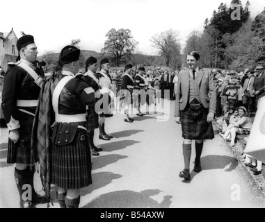Atten-Shun: His Grace the Duke of Atholl, has his very own private army ...