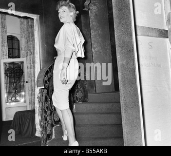 Showgirls exotic fashion changes. American actress Irene Dailey came ...