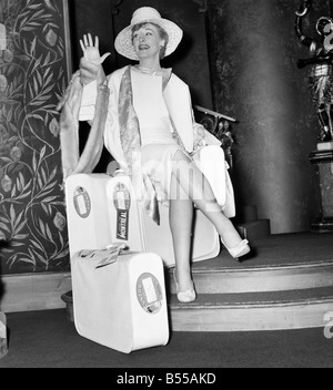 Showgirls exotic fashion changes. American actress Irene Dailey came ...