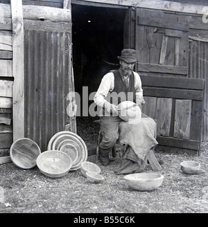 George Lailey, the old bowl turner of Bucklebury who turns bowls from ...