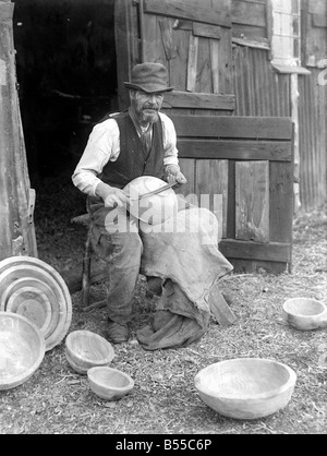George Lailey, the old bowl turner of Bucklebury who turns bowls from ...