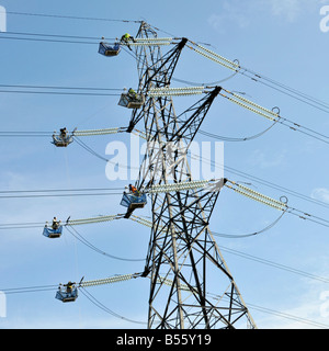 Engineers working on overhead power lines Stock Photo - Alamy