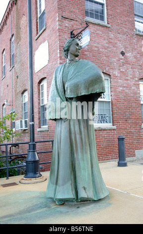 Mill Girl Statue in Manchester, New Hampshire USA. This statue is a ...