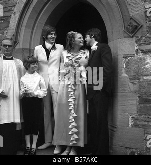 Mike McCartney's Wedding. ;Paul McCartney and Jane Asher leaving the ...