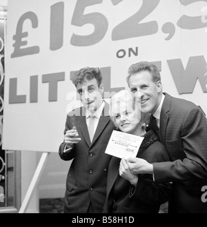 Pools winner Vivienne Nicholson and husband Keith Howard Nicholson ...