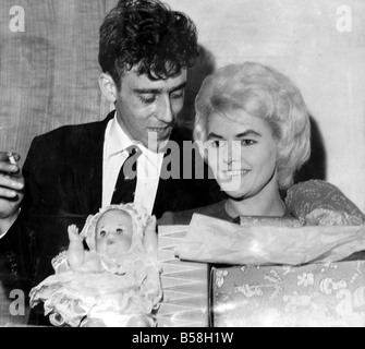 Vivian Nicholson and husband Keith at the Littlewoods Pools cheque ...