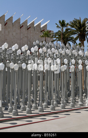 "Urban Light" is a Lamppost exhibit created from 202 antique cast-iron ...