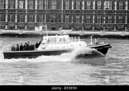 London Fire Brigade taken delivery of new fireboat 'Fire Swift'. First ...