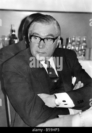 Louise Brown, the world's first test tube baby, sits with her children ...