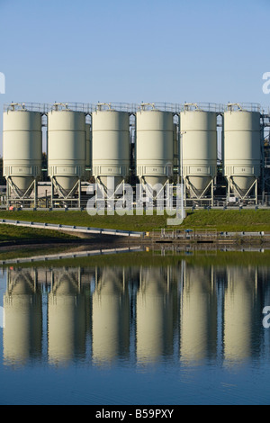Thames Water treatment works at Hampton, Middlesex. UK. (42 Stock Photo ...