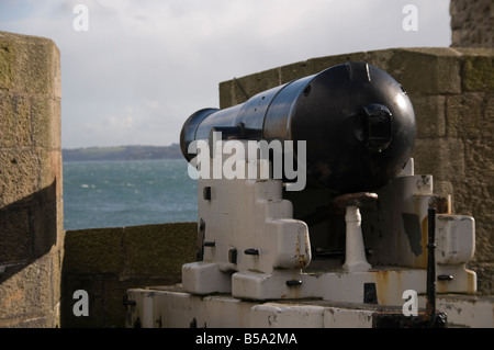 Directional cannon on frame and turntable at Carrickfergus Castle ...
