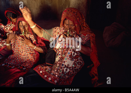 Muslim Jat tribes with gold nose rings famous for embroidery work Kutch ...