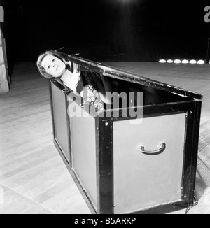 Woman escapologist Jill Fletcher. 1965 A1140 Stock Photo - Alamy