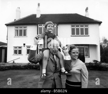PAUL McCARTNEY with father James about 1964 Stock Photo - Alamy