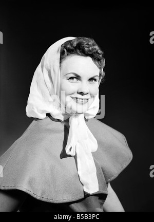 Model Maureen Denham putting on head scarf. July 1956 Stock Photo - Alamy