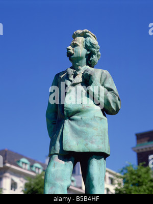 Statue of composer Edvard Grieg, Bergen, Norway Stock Photo - Alamy
