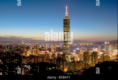 panoramic view of taipei city at night Stock Photo - Alamy