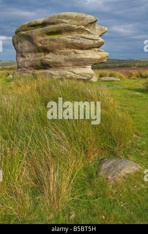 Eagle rock on Curbar Edge in the Peak District, Derbyshire, England ...
